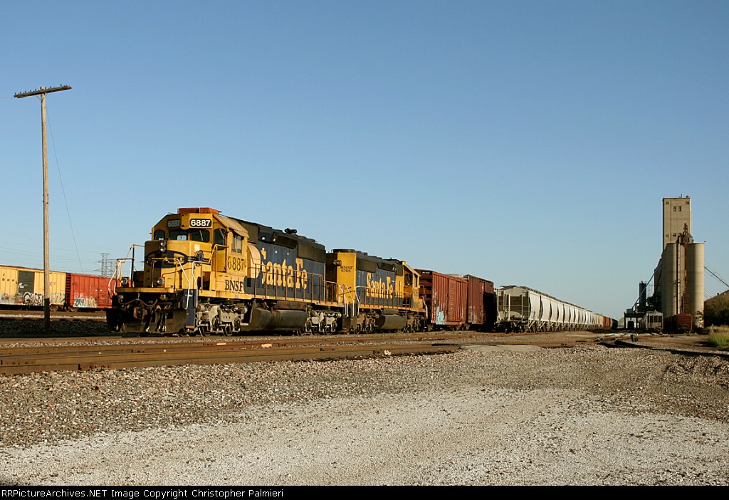 BNSF 6887 and BNSF 6766
